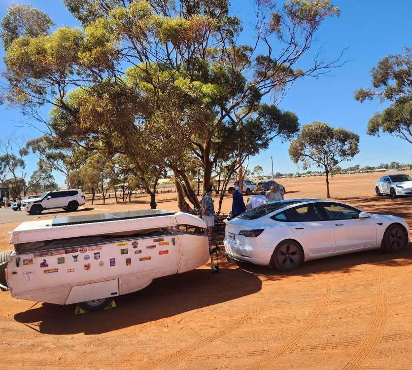 Tesla towing caravan completes Big Lap of Australia - EV World